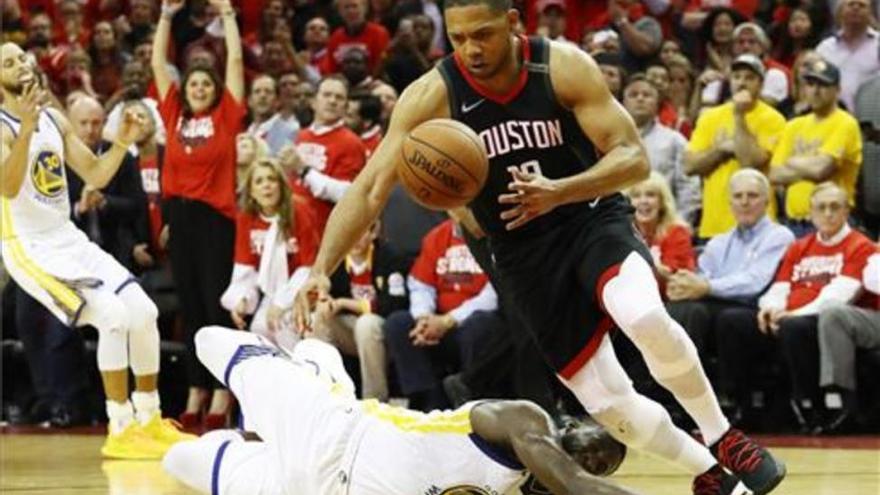 Gordon sitúa a Houston a un triunfo de las finales