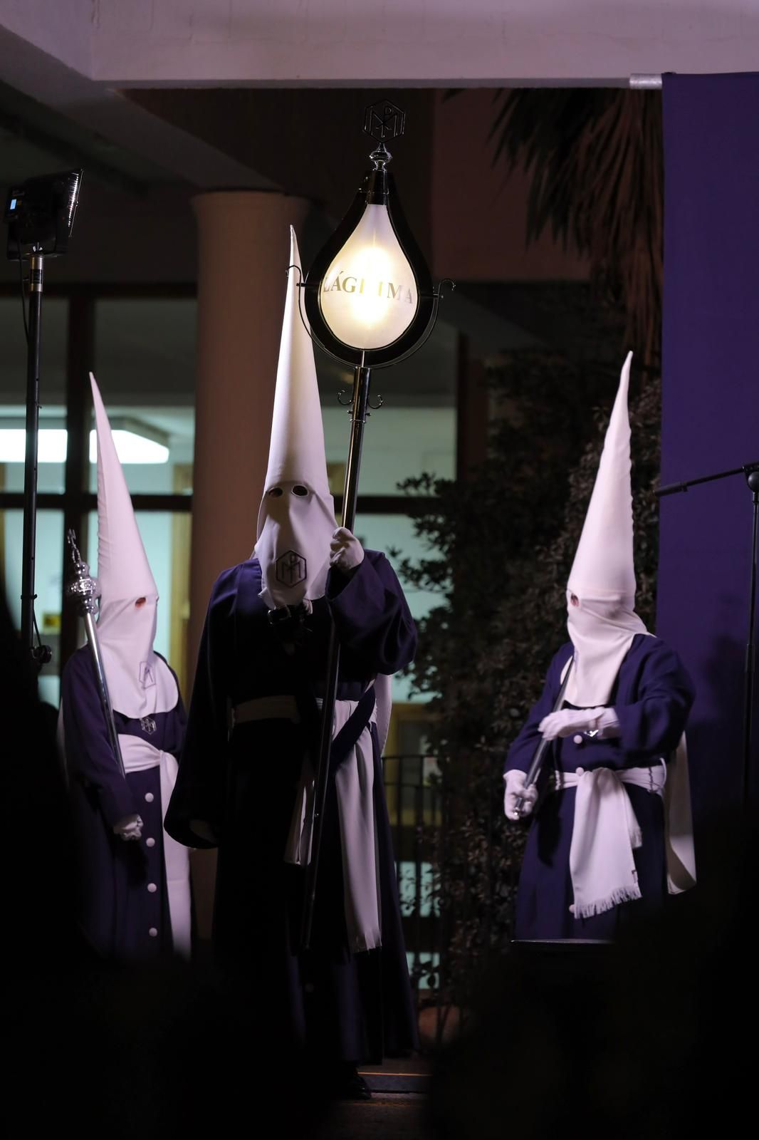 En imágenes | Emotiva procesión de las Lágrimas de la Cofradía del Descendimiento en Zaragoza ...