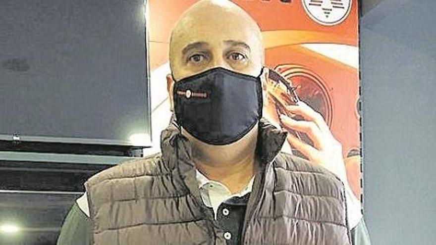 Javier Serrano: «Quien ahora viene a la tienda lo hace porque tiene una ...