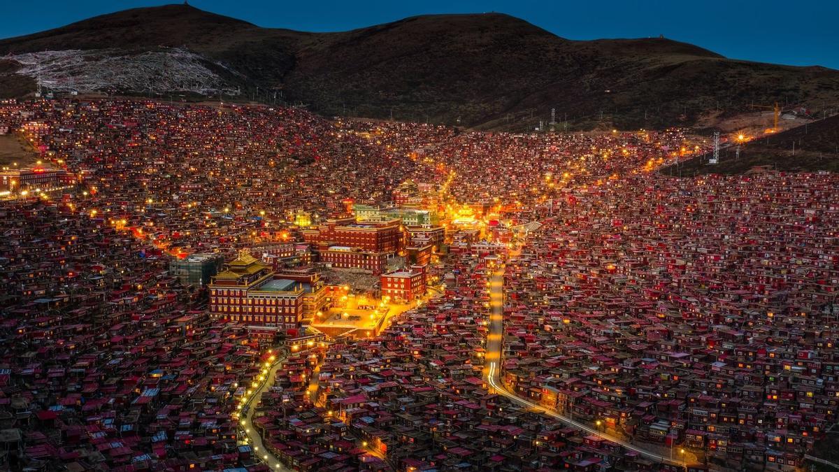Larung Gar, el pueblo de los 40.000 monjes a 4.000 metros de altura ...