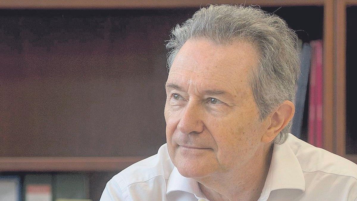 Xavier Vives, economista: "No es momento de bajar ni de subir impuestos"