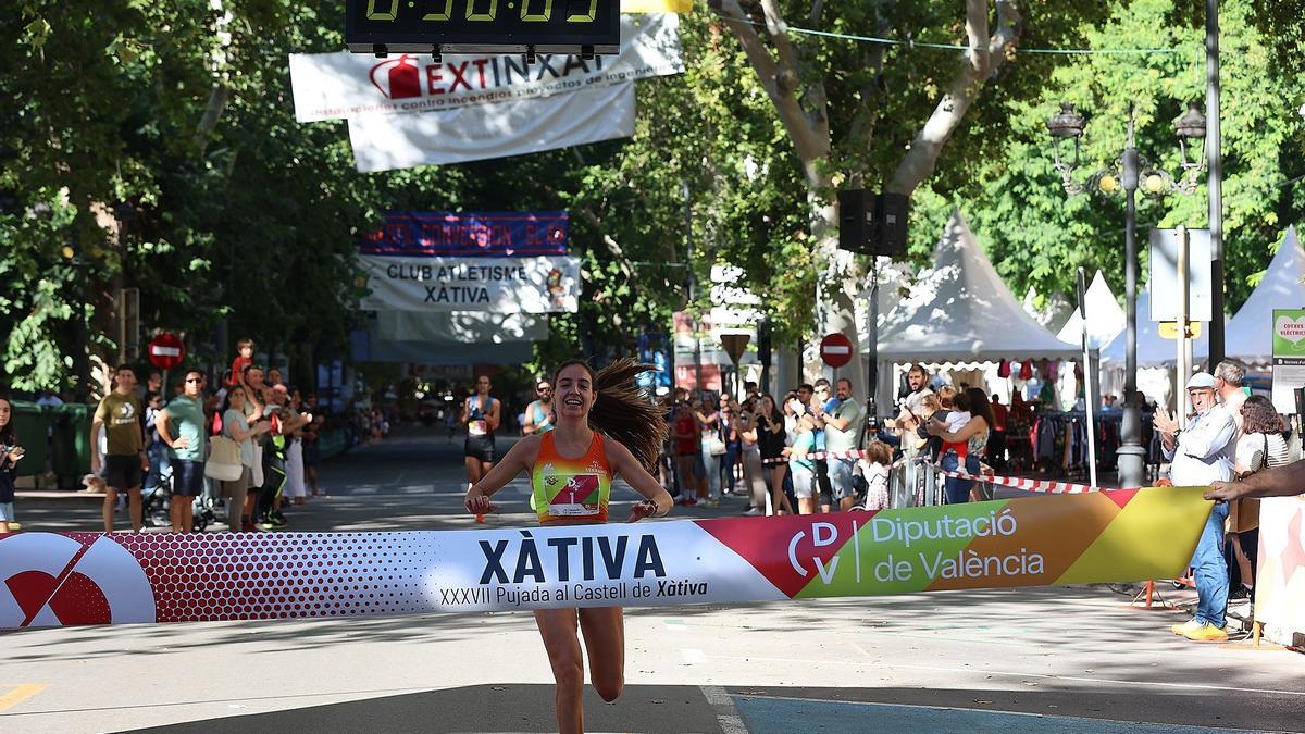 Luis Agustín Escriche y Maria Ureña ganan la 37 Pujada al Castell de ...