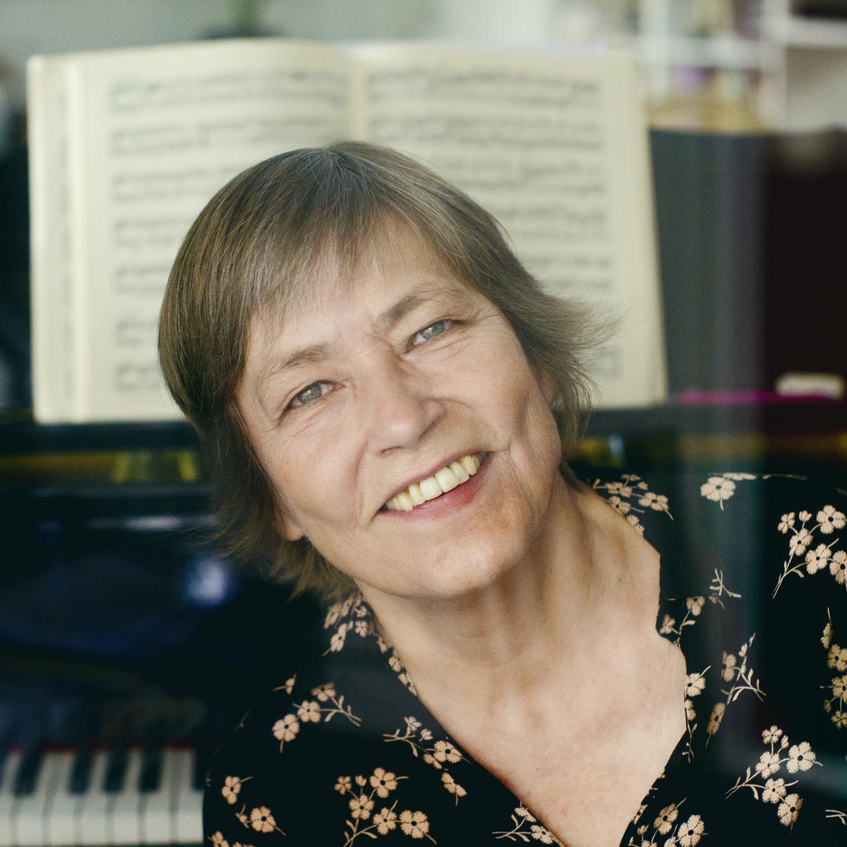 La pianista Hortense Cartier-Bresson interpreta a Bach, Brahms y ...