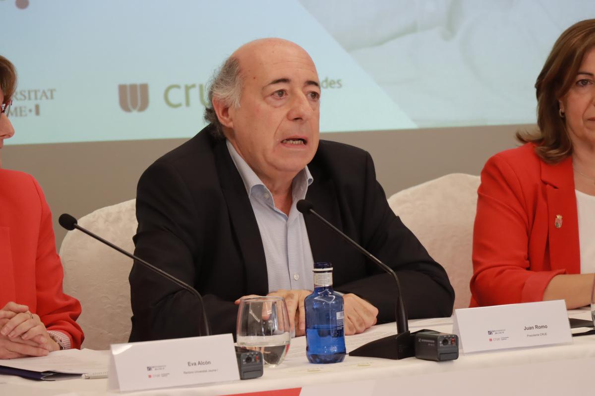 Los expertos avisan: Tener una carrera universitaria ya no es ...