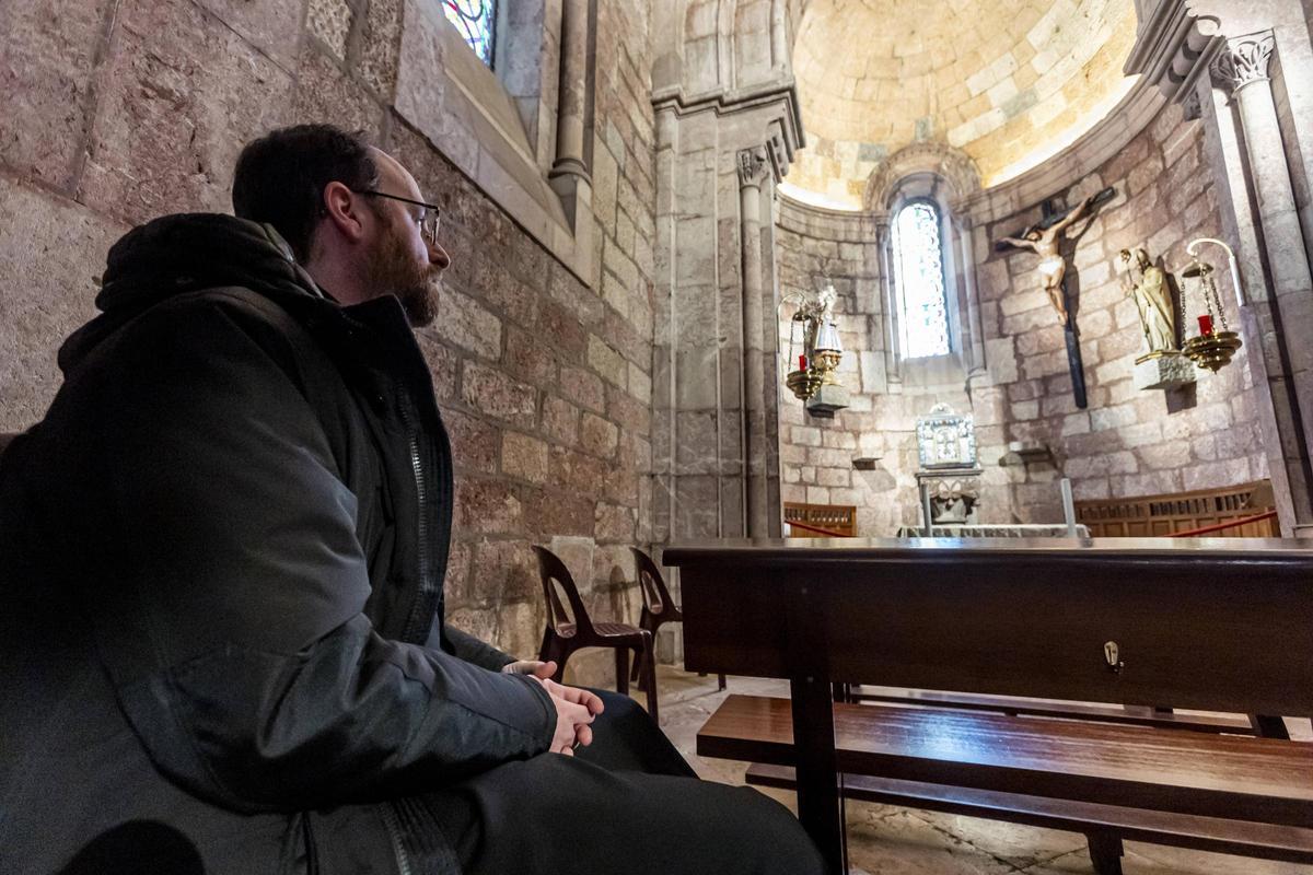 El abad de Covadonga, David Cueto, hace de guía espiritual y turístico ...