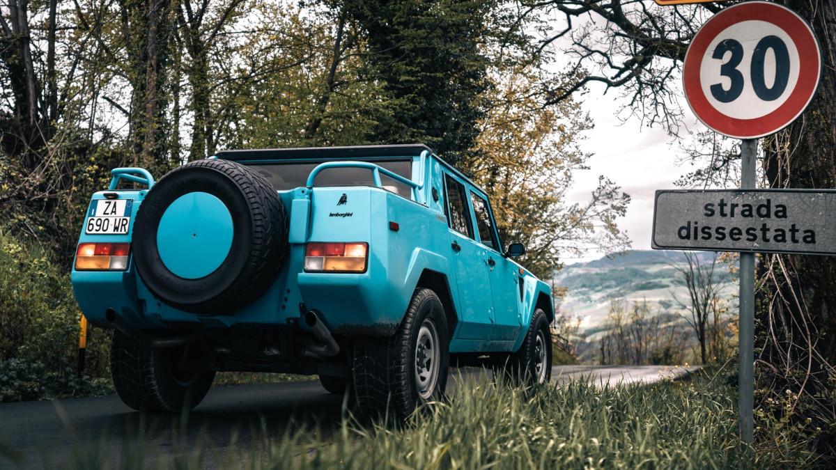 Lamborghini LM002: el origen del Super SUV