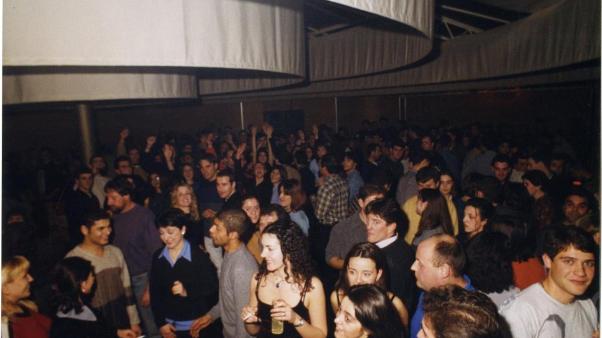 NOSTALGIA DISCOTEQUERA | La época dorada de la discoteca KDW y Pont ...