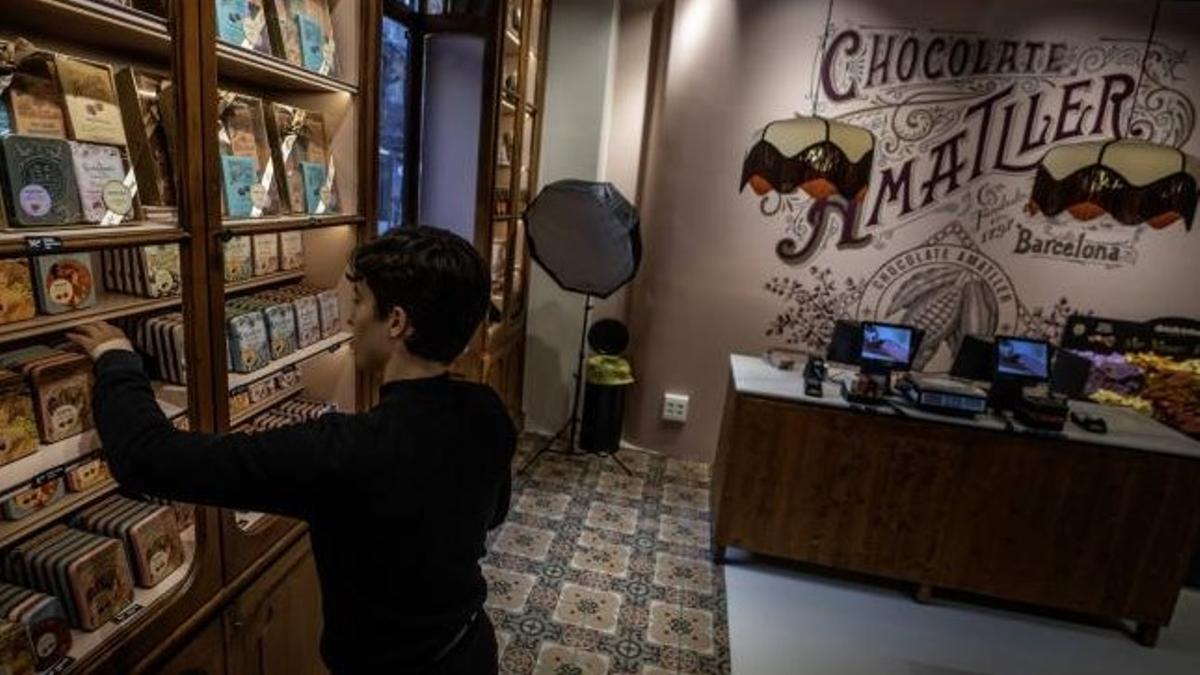 Chocolate Amatller vuelve a casa: abre en el Born (Barcelona) una ...