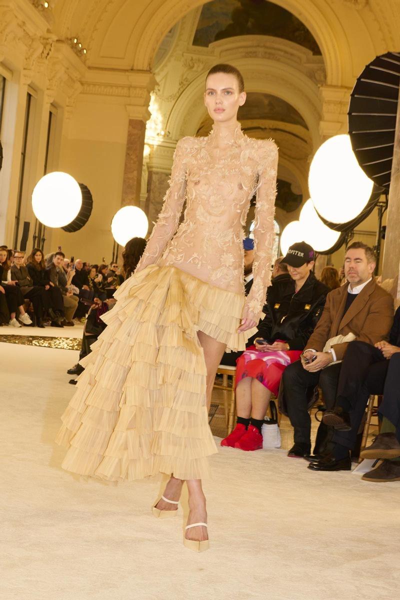 Schiaparelli presenta en París a Ícaro, su nueva colección Haute Couture Primavera/Verano 2025 ...