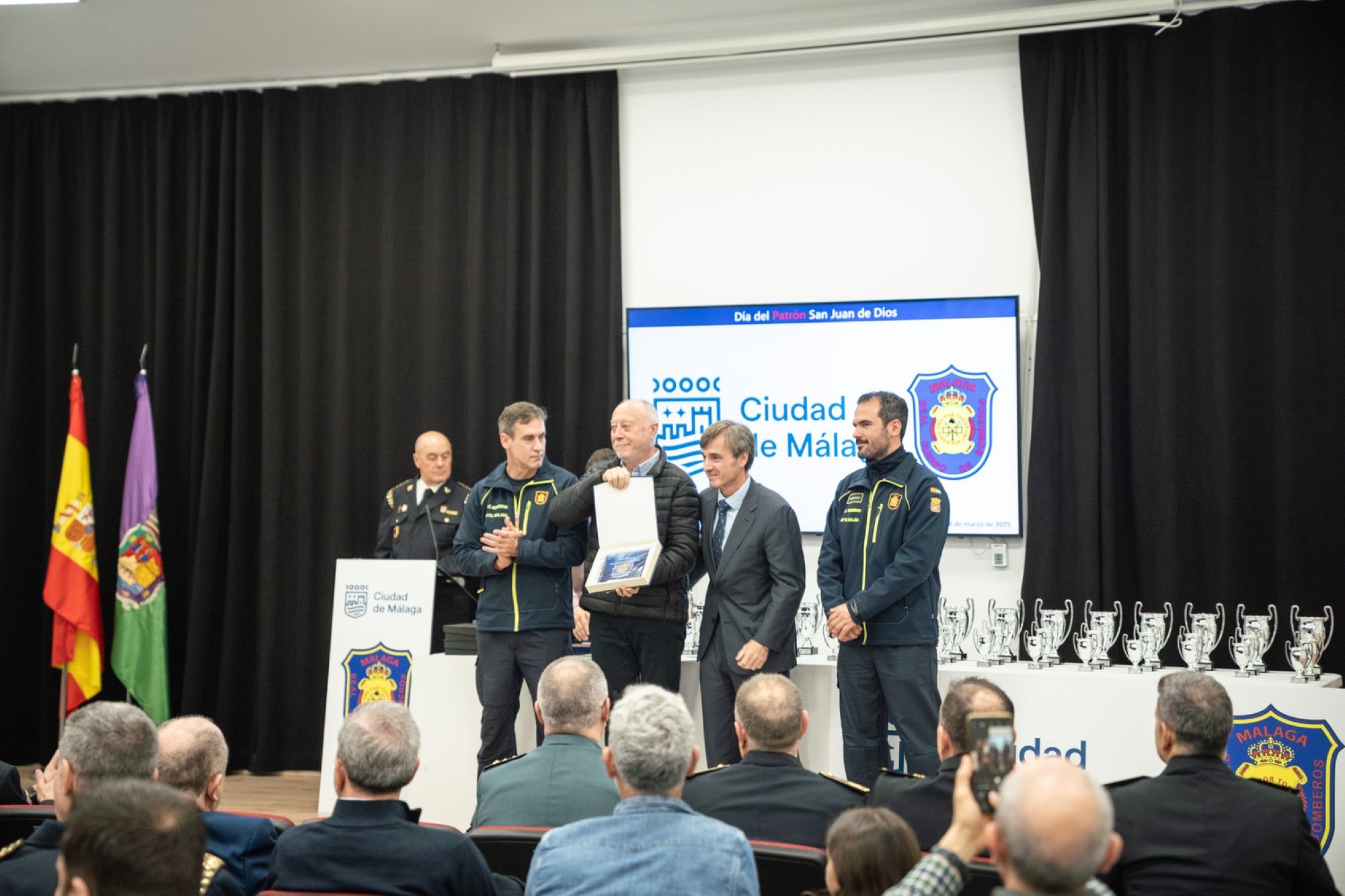 Los bomberos de Málaga celebran el día de San Juan de Dios, su patrón - La Opinión de Málaga