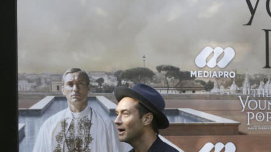 Jude Law y Javier Cámara presentan 'The Young Pope'