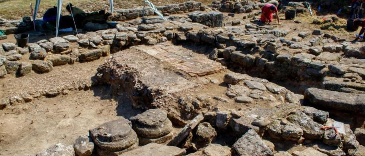 Los arqueólogos hayan una moneda y un cuchillo en las excavaciones de ...