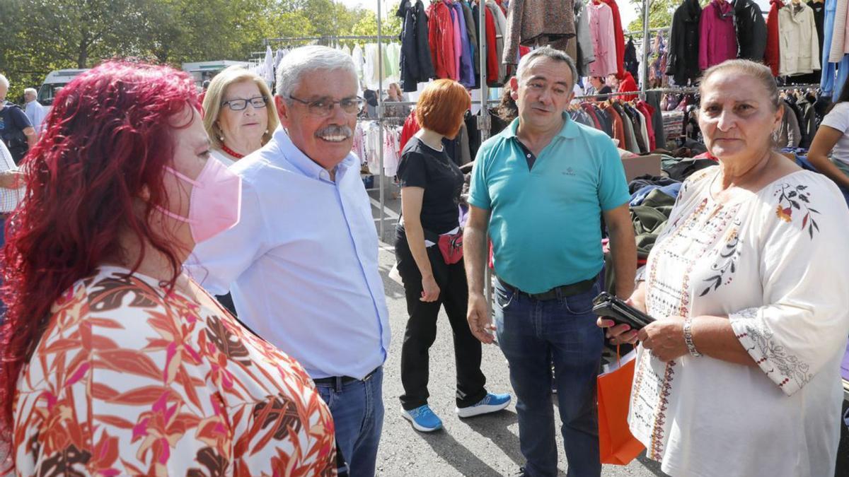 Floro recaba apoyos en el rastro y Ana Puerto visita La Calzada como ...