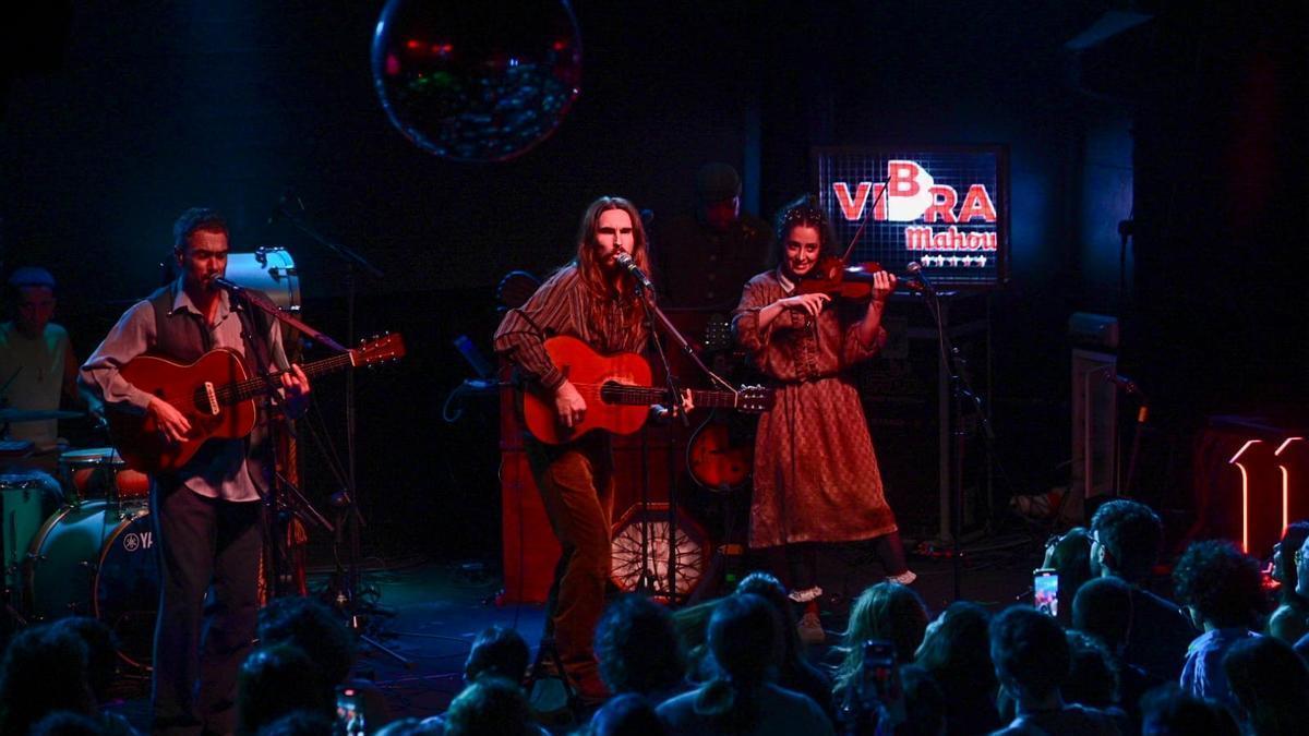 Carlos Ares conquista la Sala Albéniz con la música de su álbum "Peregrino"