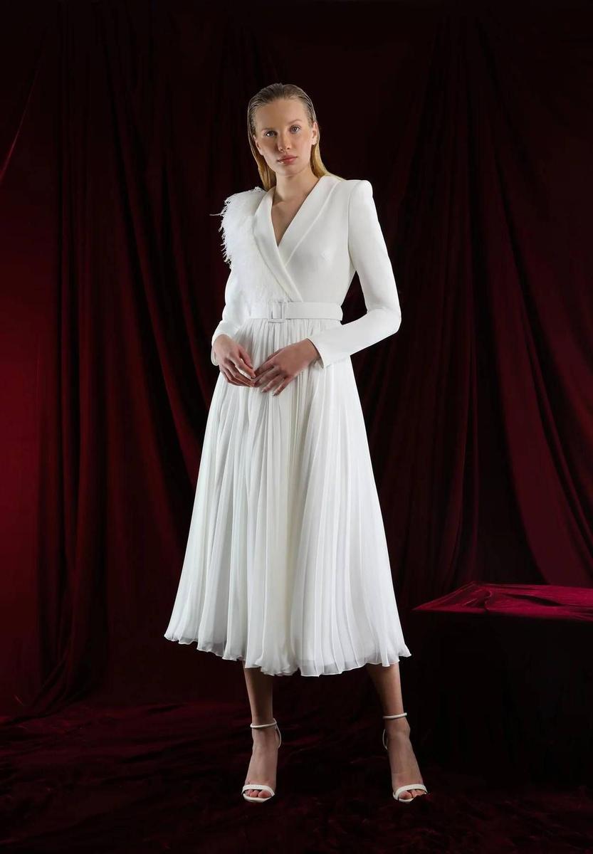 AYUSO DÍA DE LA HISPANIDAD | Isabel Díaz Ayuso sorprende con vestido de ...