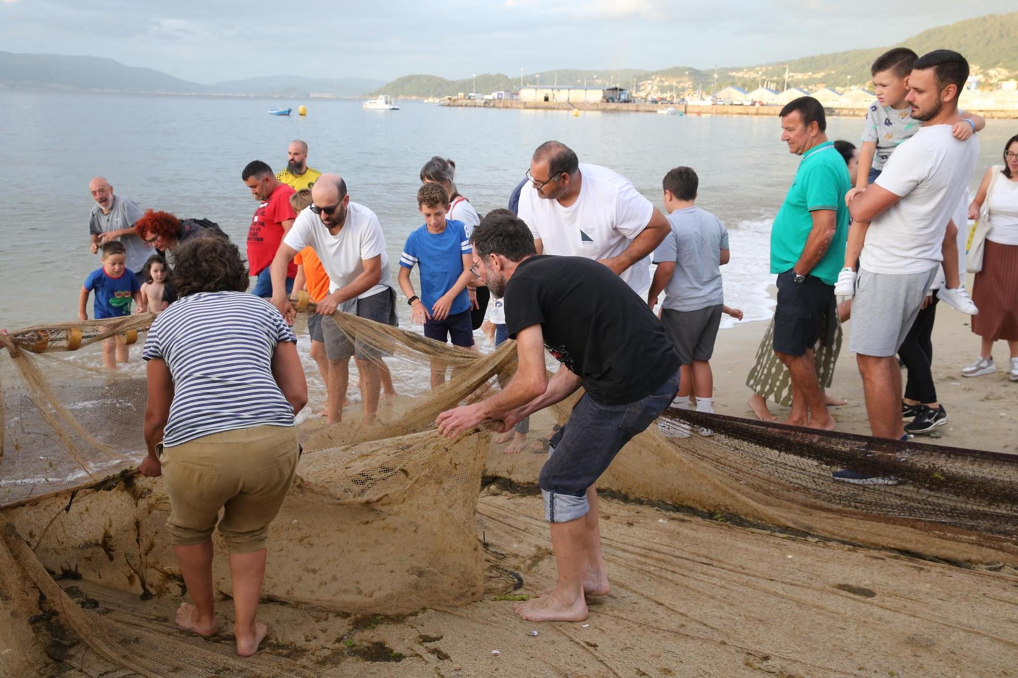 Una rapeta en la playa de Banda do Río. II Xornadas Bueu Vive o Mar