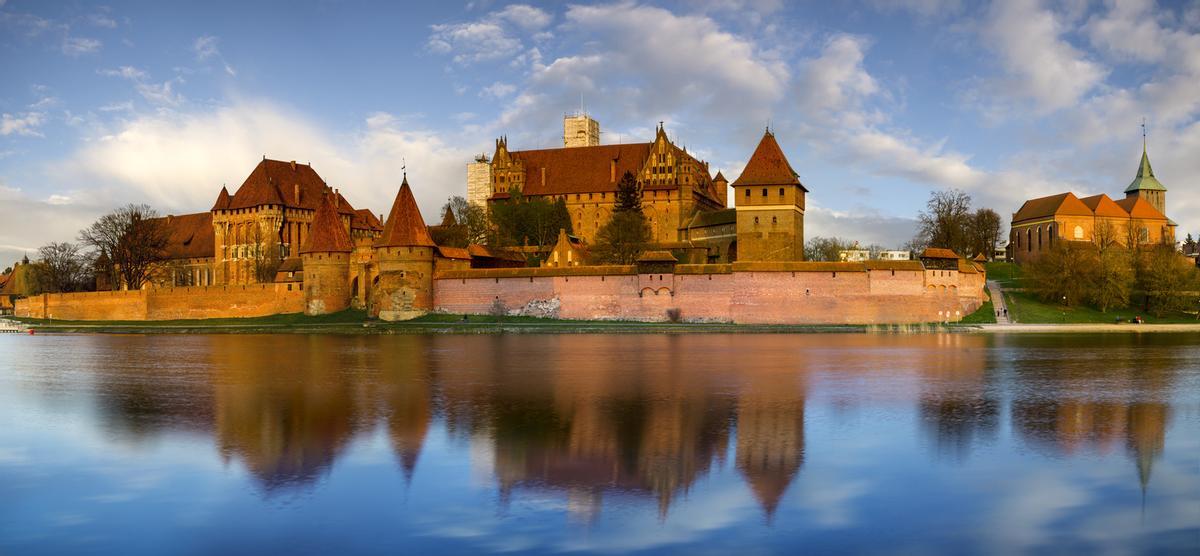 El castillo medieval más grande del mundo: de estilo gótico, levantado ...