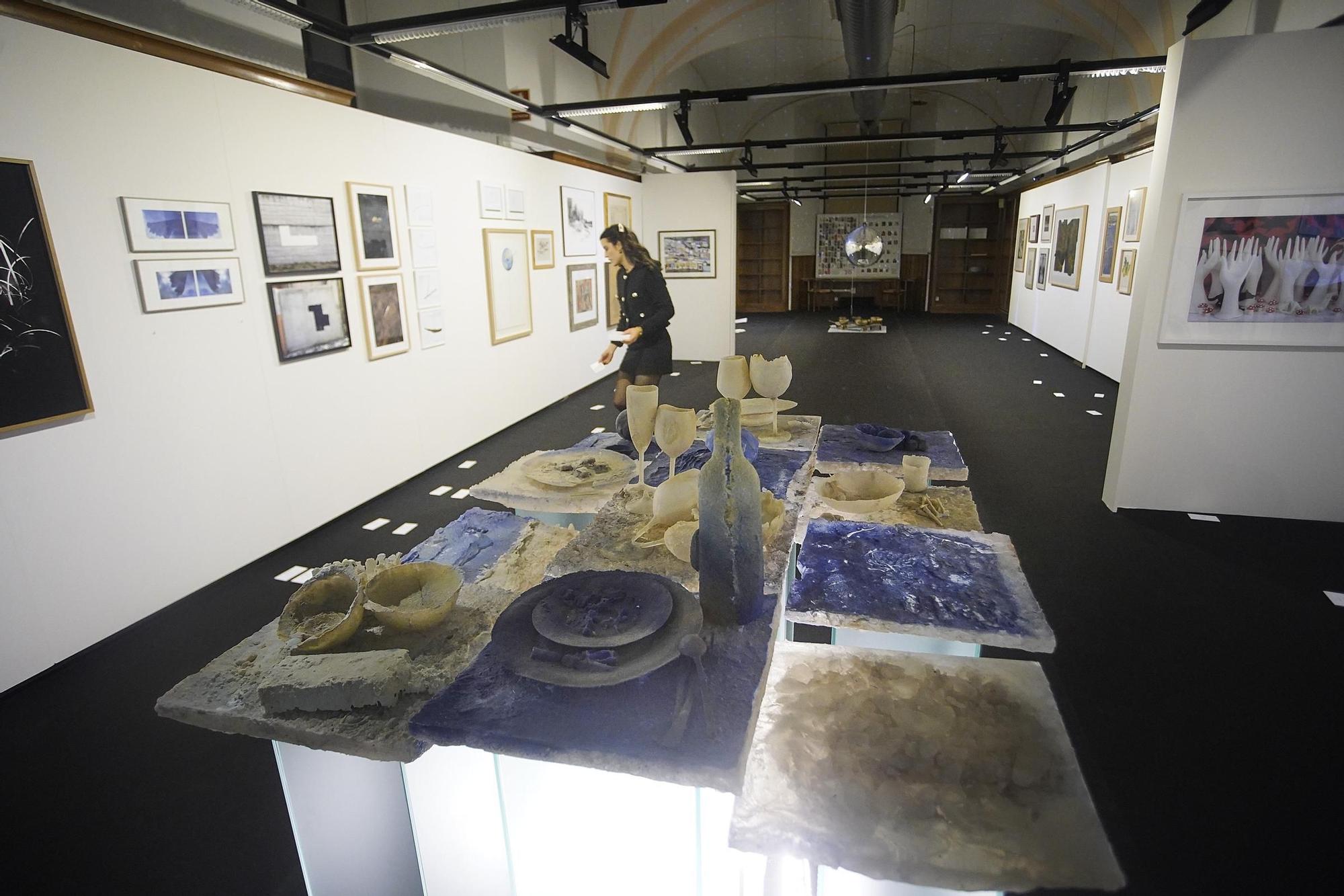 Els 120 artistes dels vint anys de la Fundació Valvi, reunits en una ...