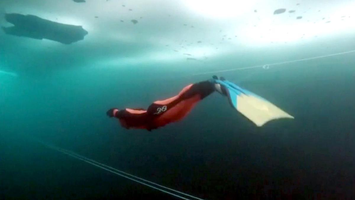 Nuevo récord mundial de apnea bajo hielo: 140 metros