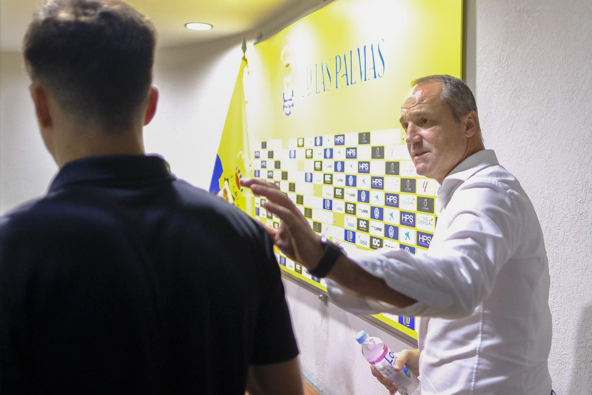 FOTOS: Presentación de Maxi Perrone, nuevo jugador de la UD Las Palmas