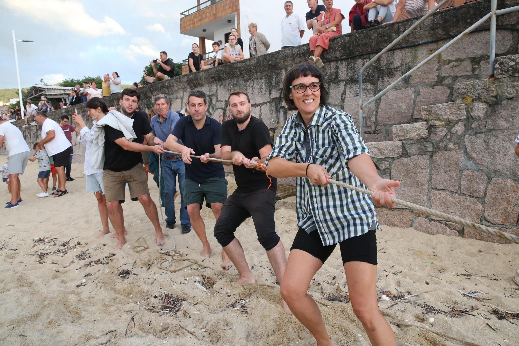 Una rapeta en la playa de Banda do Río. II Xornadas Bueu Vive o Mar