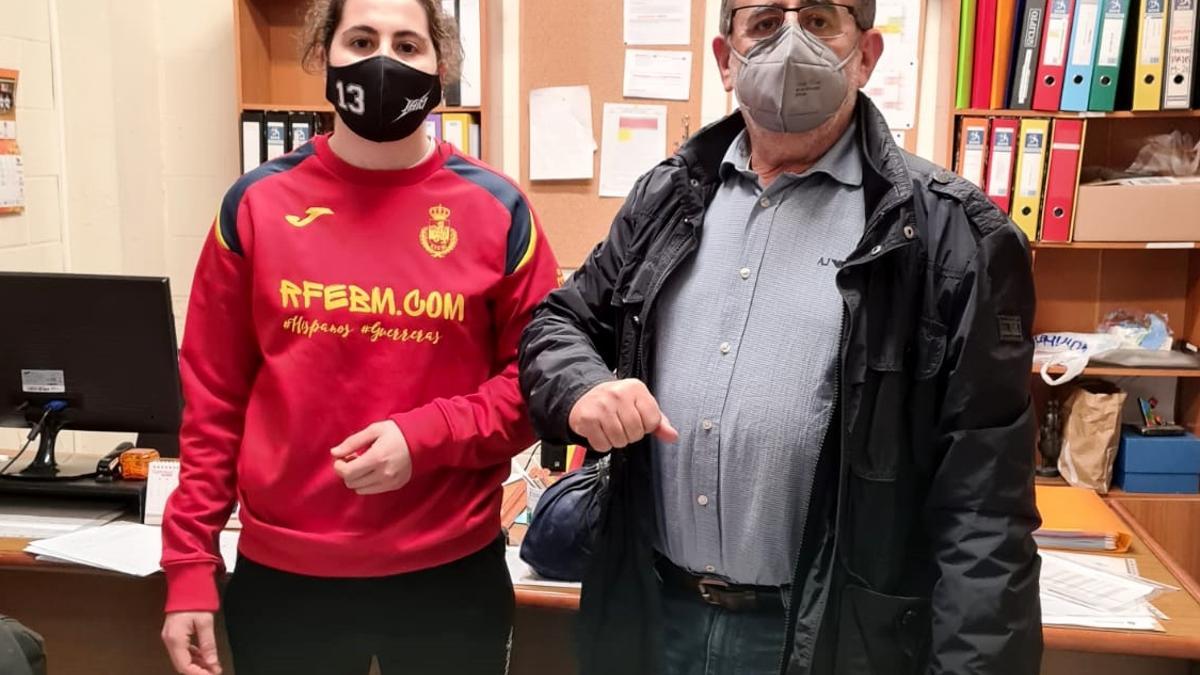 Clara Gascò también sella su renovación con el Club Balonmano Elche