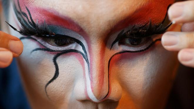 El artista drag Yeo Sam Jo actúa en Singapur | FOTOS
